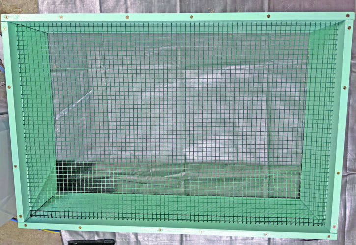 Cozy Chicken Brooder DIY – Mother Earth News